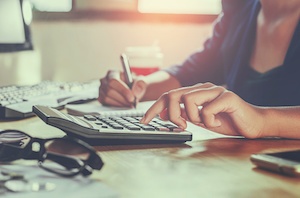 9 FAQs on How to Do Payroll | FrankCrum